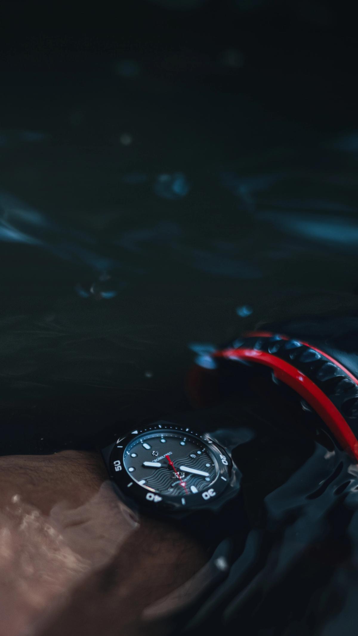 Combat diver watch